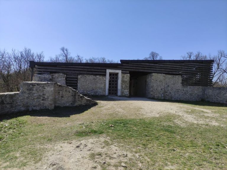 Rezi vár - A múlt emlékei